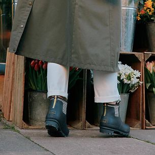 How should wellies fit?