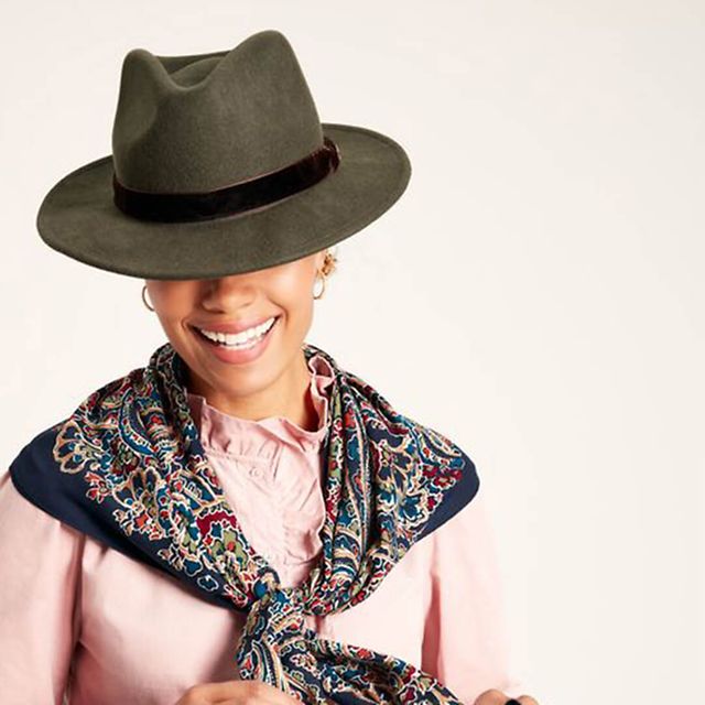What To Wear With A Fedora Hat In Autumn